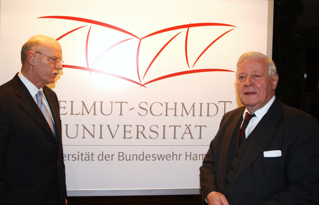 Vor 20 Jahren - Helmut Schmidt bekommt seine eigene Universität - mhmedia.de